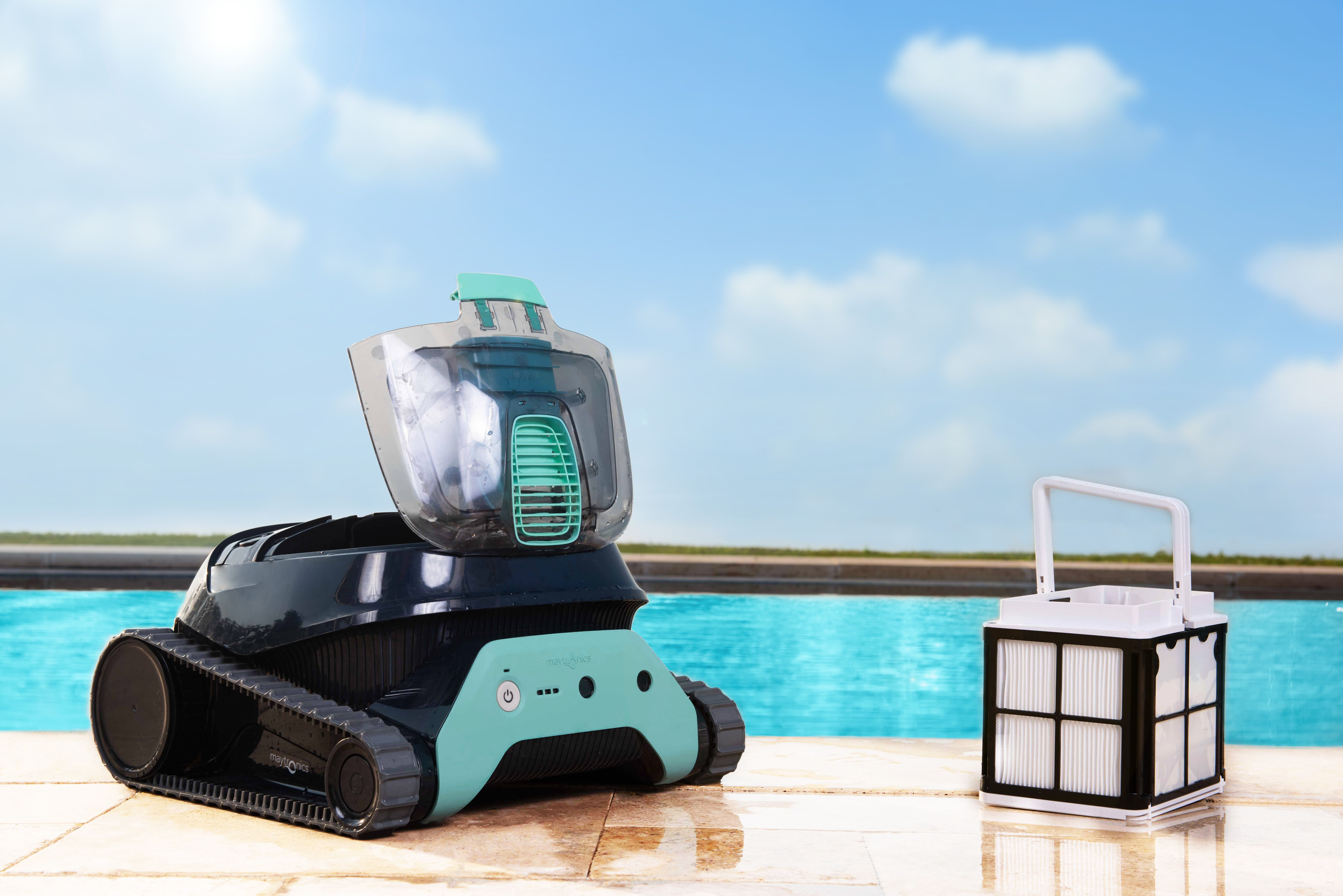 Dolphin LIBERTY™ 400 Remote Pool Cleaner | Maytronics